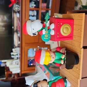 Hallmark | Holiday | Hallmark 21 Musical Peanuts Wireless Collectible ...